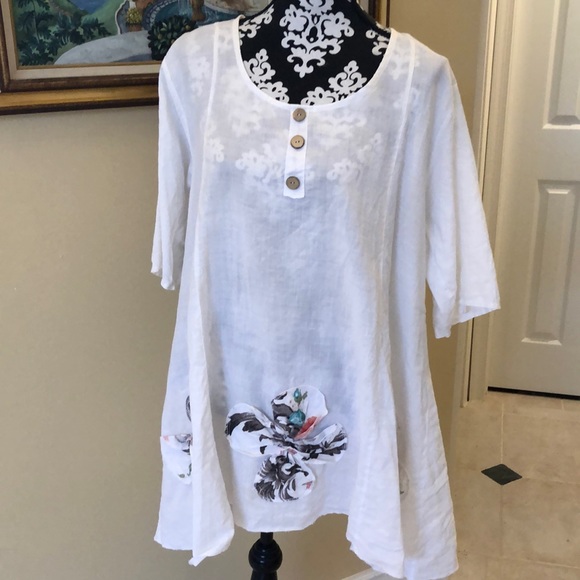 M Made In Italy | Tops | Made In Italy Pretty Linen White Floral ...